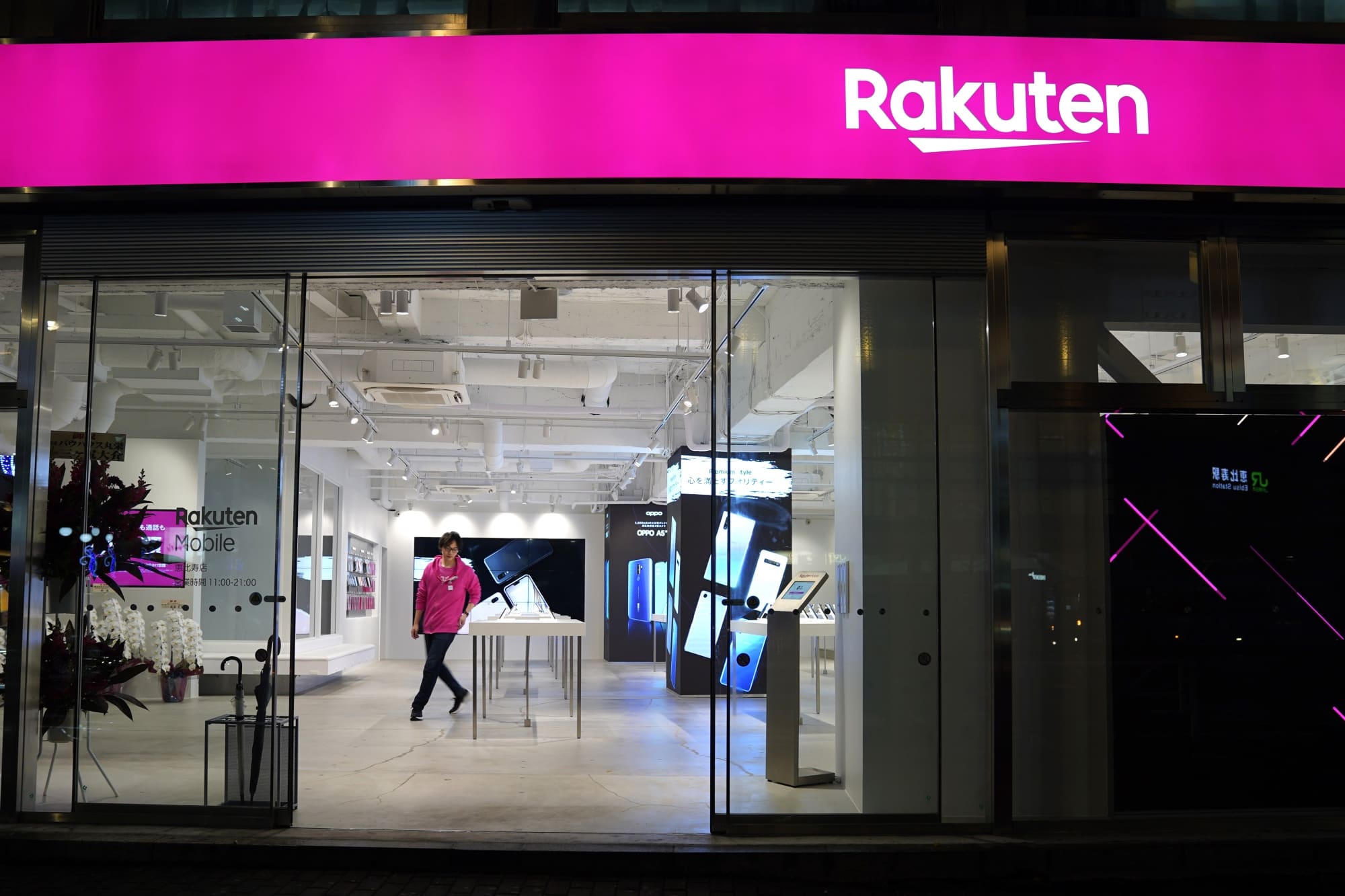 Rakuten Mobile SIM Card & eSIM: Detailed Guides for Tourists 2025
