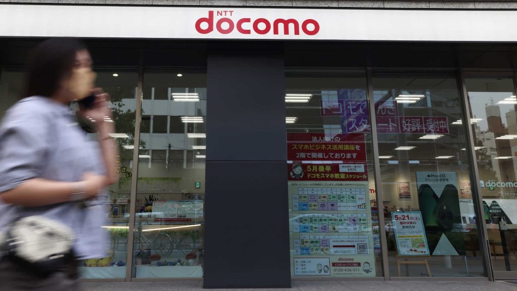 Japan Mobile Operators: Which One is the Best in 2025?